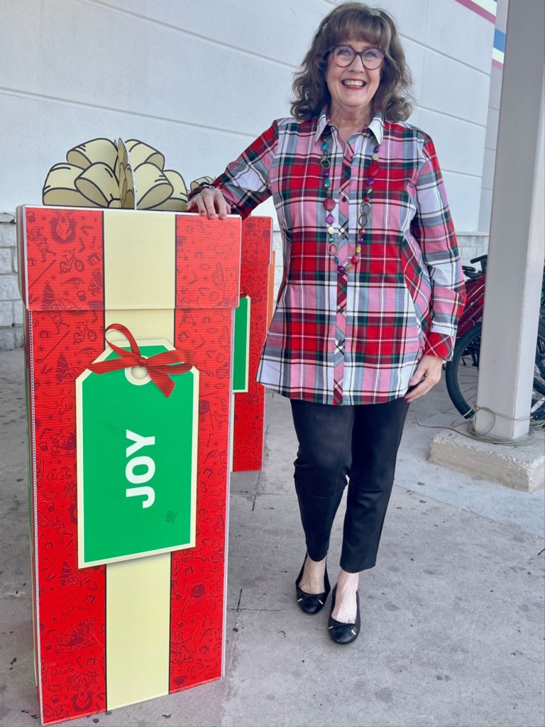 Meet a Stylish 68-year-old blogger with a heart as big as Texas - Cindy ...