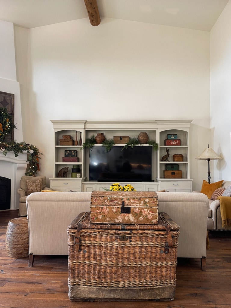 How to Create a Natural-Looking Christmas Mantel - Cindy Hattersley Design