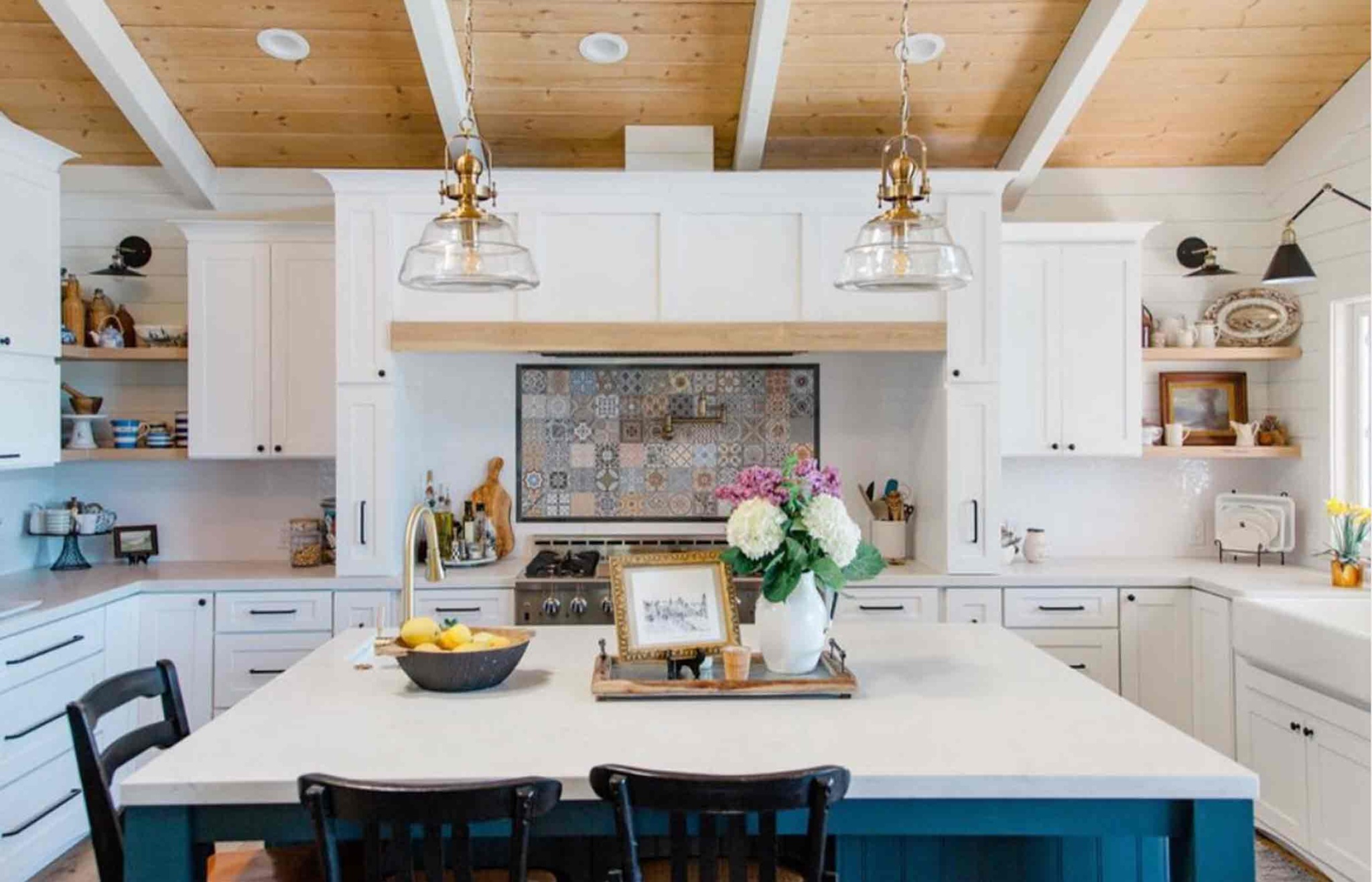 A Multitalented Beauty who Balances Decorating, Traveling, Work and ...