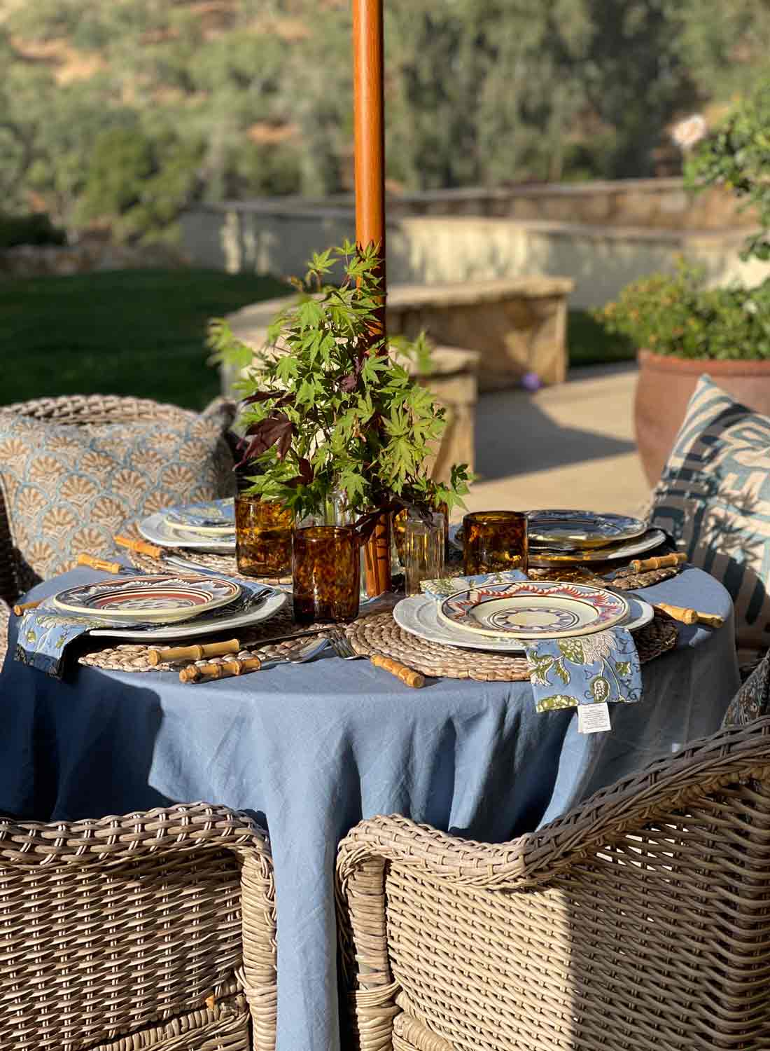 How to Curate a Simple Casual Outdoor Tablescape - Cindy Hattersley Design