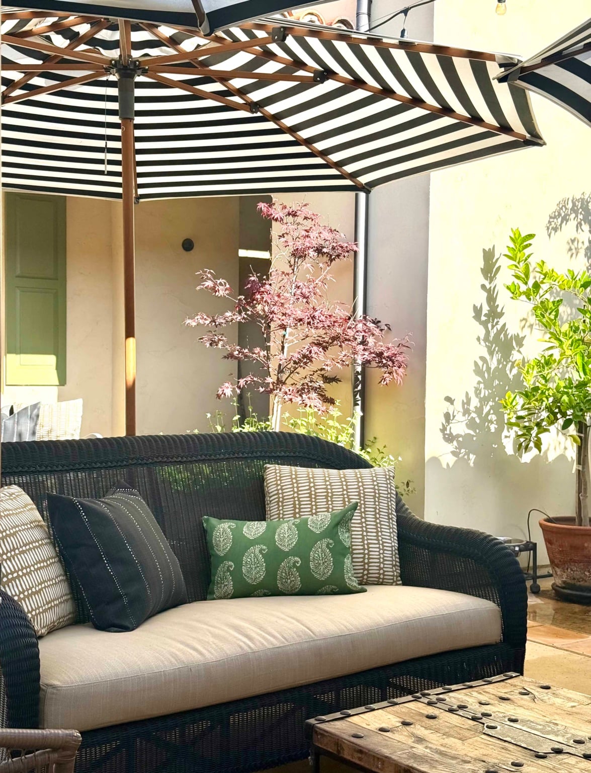 How to Create an Inviting Outdoor Living Space (Tips that Actually Work ...